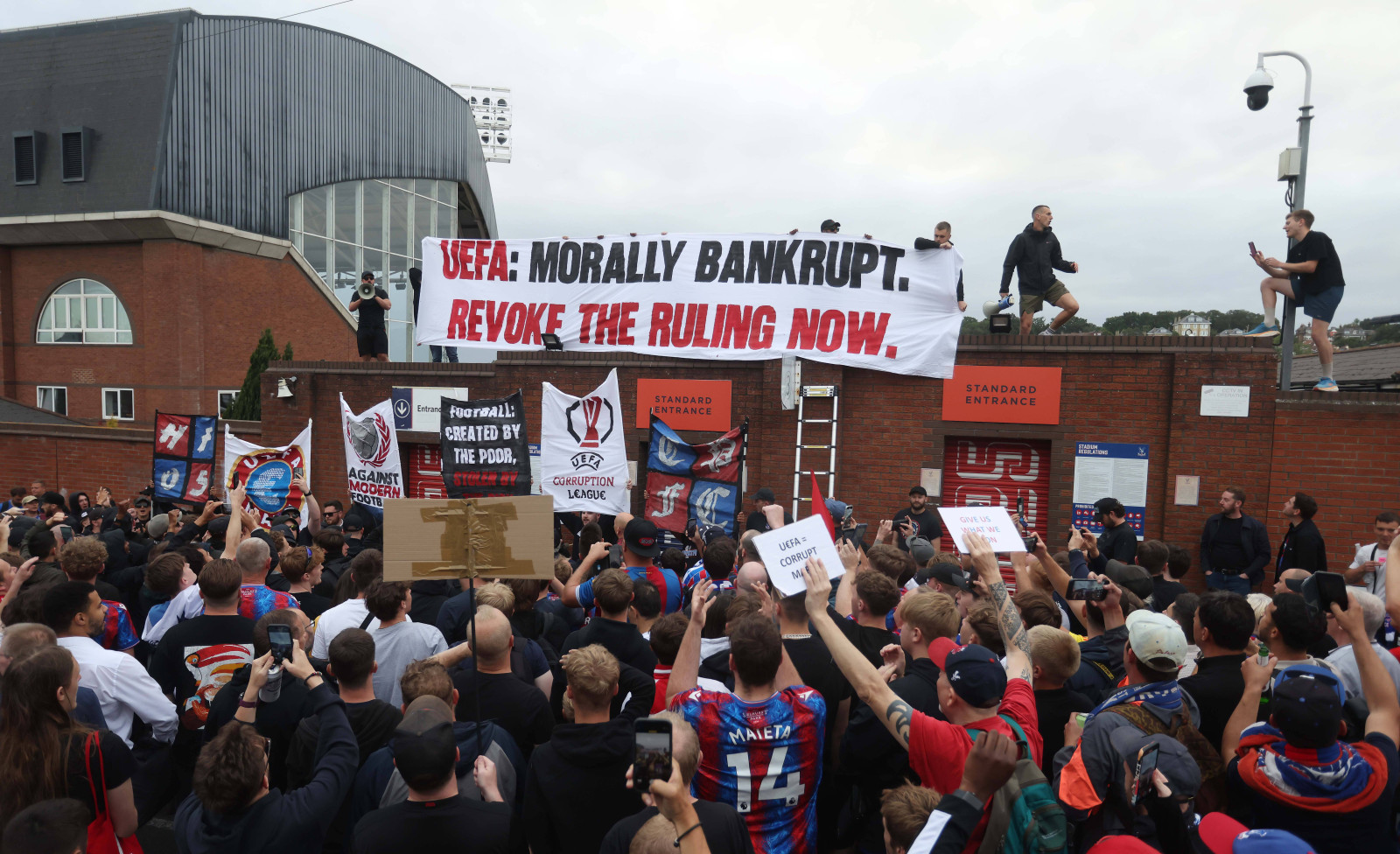 Multi Club Ownership vs. UEFA: Welche Clubs sind betroffen? » die ...